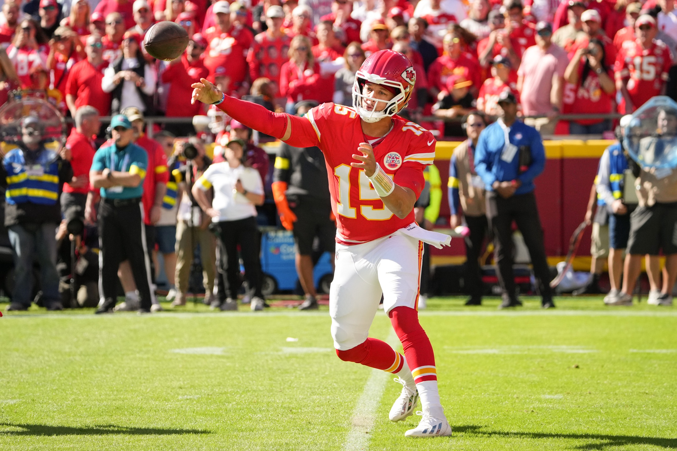 Commanders vs. Chiefs Predictions: Week 8 Monday Night Football odds ...
