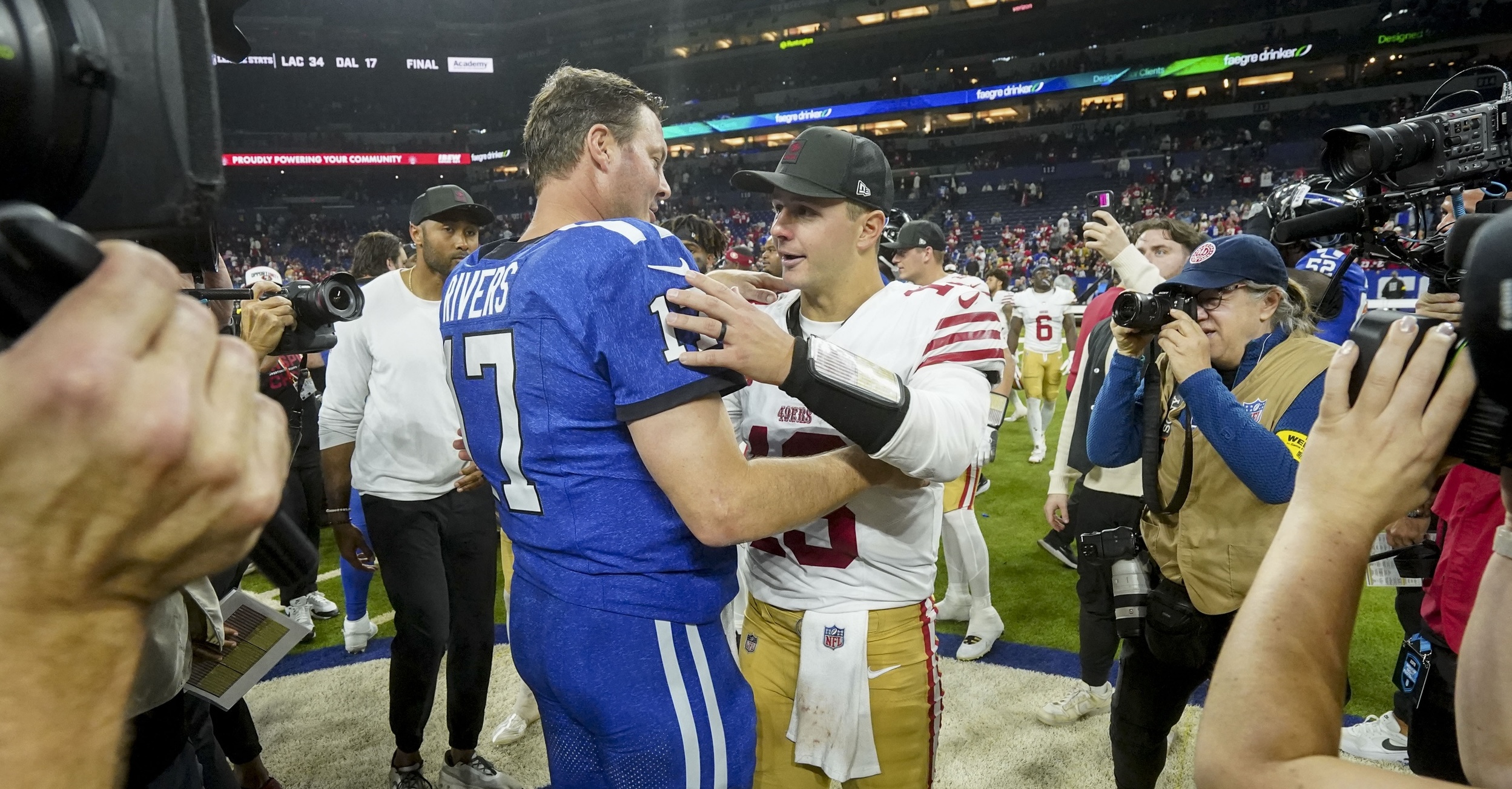 NFL Week 17 Odds, QB Injuries & Playoff Possibilities - VSiN